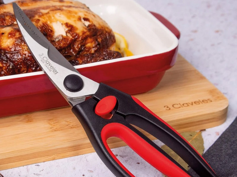 Tijera trincha aves Soft Grip de 3 Claveles. Catálogo Cuchillería y corte Tijeras . Catálogo CRISOL.